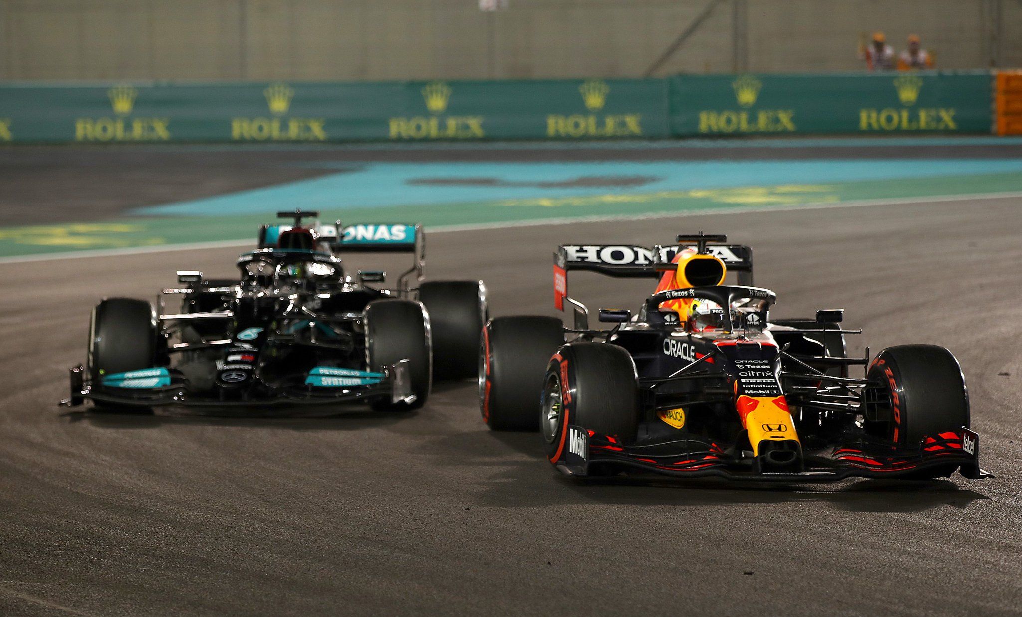 Verstappen Hamilton Abu Dhabi 2021 – Grada3.COM