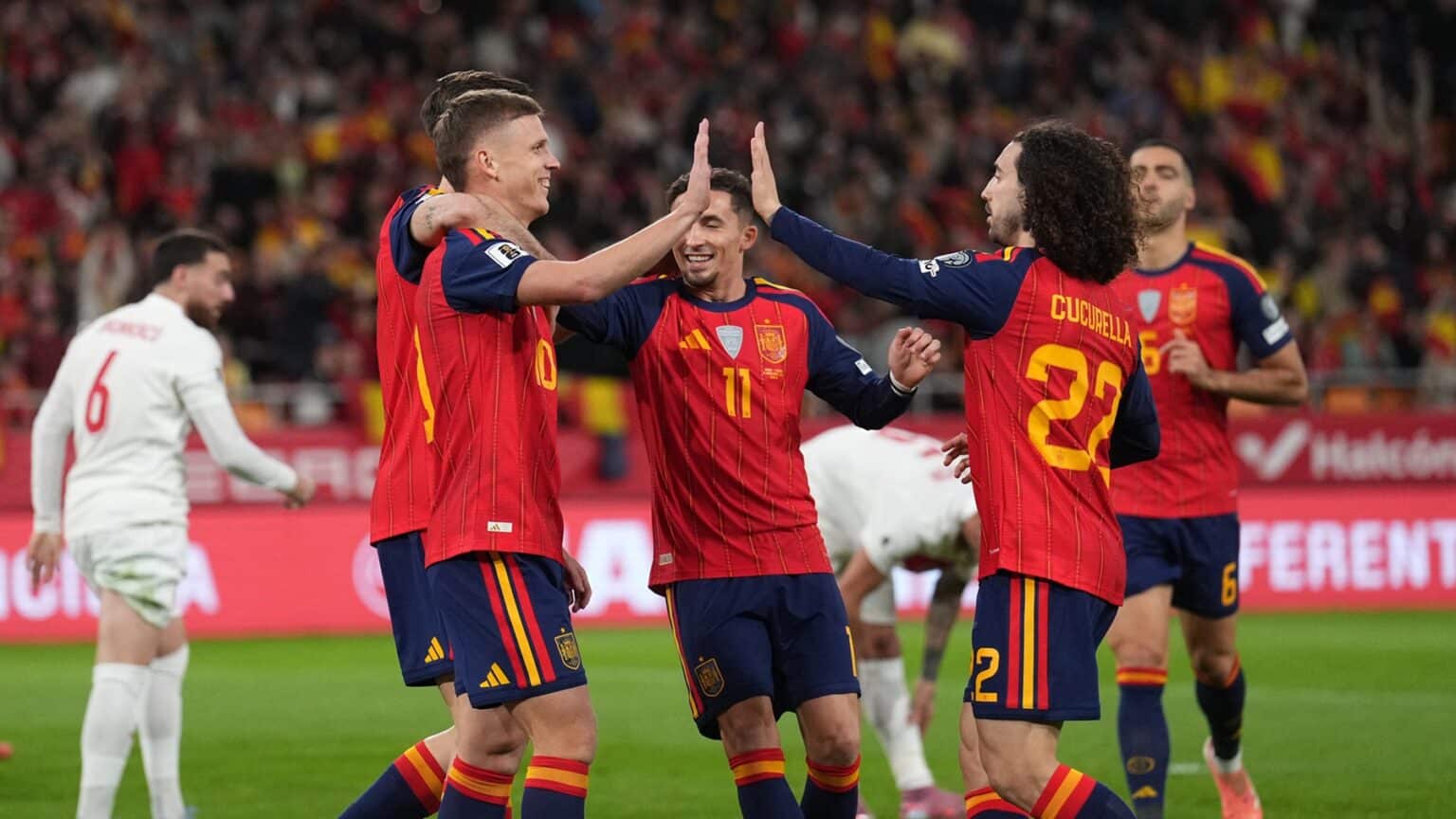 España estará en el Mundial tras una noche tensa en La Cartuja